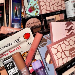 18 Full-sized Makeup Mystery Beauty Box, Cosmetic Products, Beauty ...