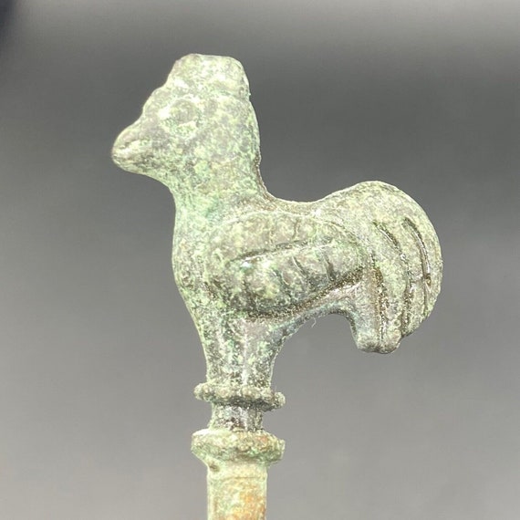 Unique genuine ancient Roman bronze hair pin with bir… - Gem
