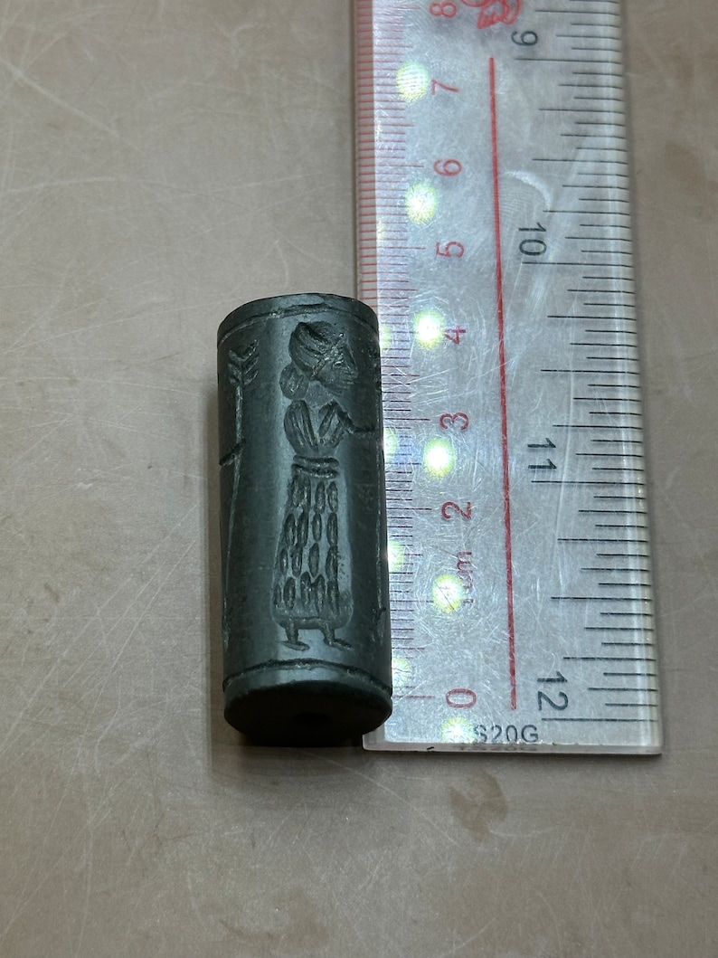 Unique Ancient Near Eastern Men Holding Spear Intaglio Cylinder Shape ...