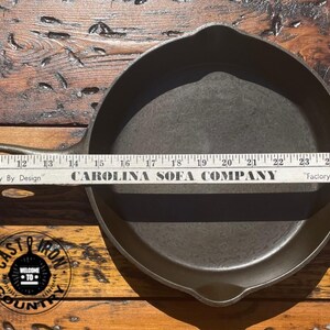 Lodge Single Notch #8 Cast Iron Skillet With Raised Maker Mark & Heat ...