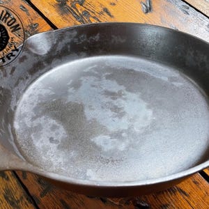 Vintage Griswold #8 Cast Iron Skillet: Large Block Logo, Restored - Etsy