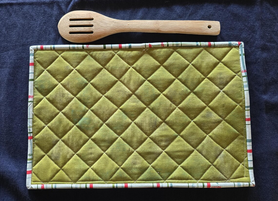 Quilted Hot Pad, Trivet, Large Hot Pad, Casserole Hot Pad, Christmas ...