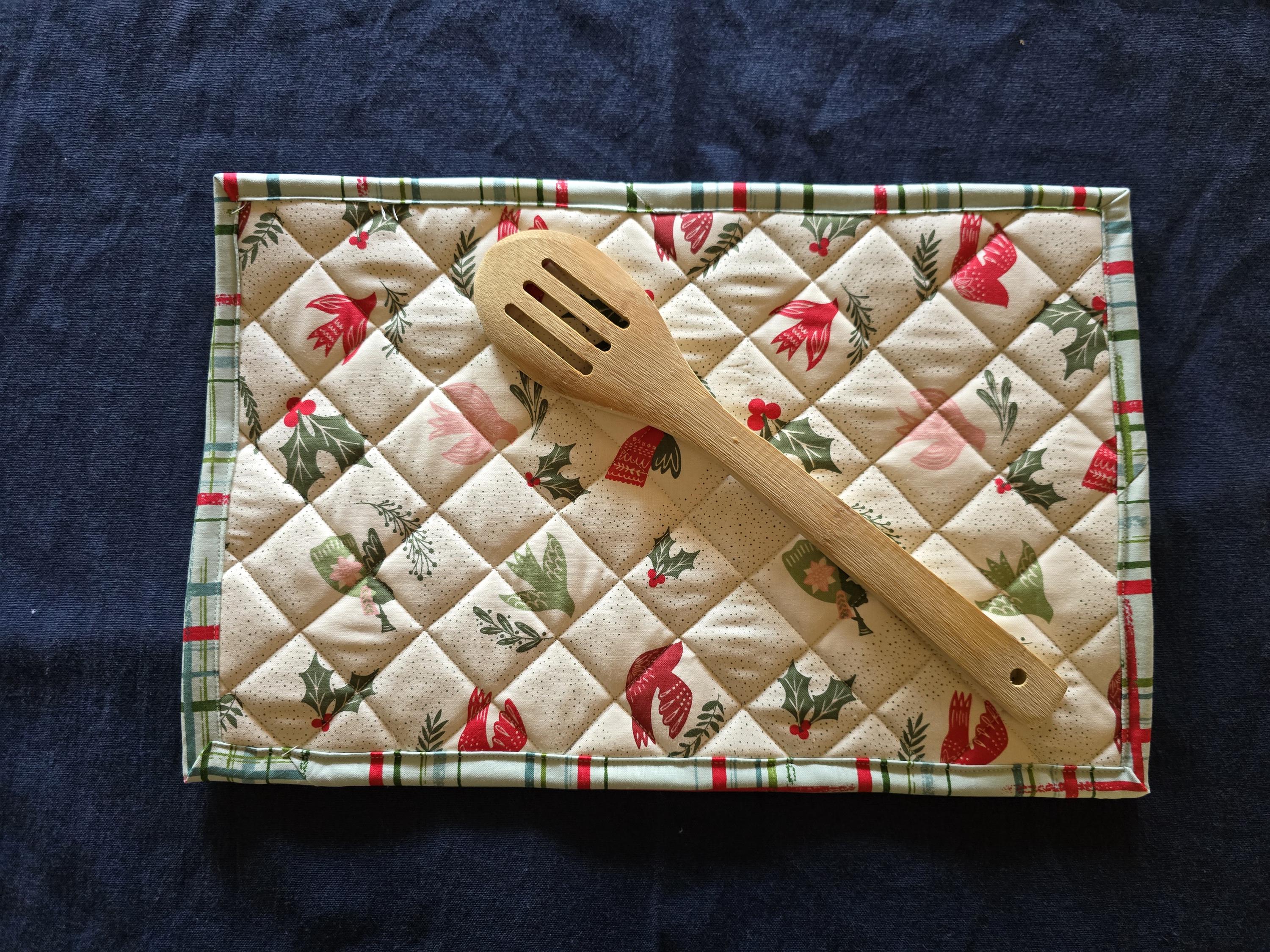 Quilted Hot Pad, Trivet, Large Hot Pad, Casserole Hot Pad, Christmas ...