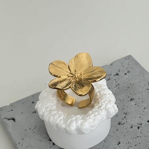 18k Gold Plated Chunky Flower Ring Gold Flower Chunky Ring Non Tarnish ...