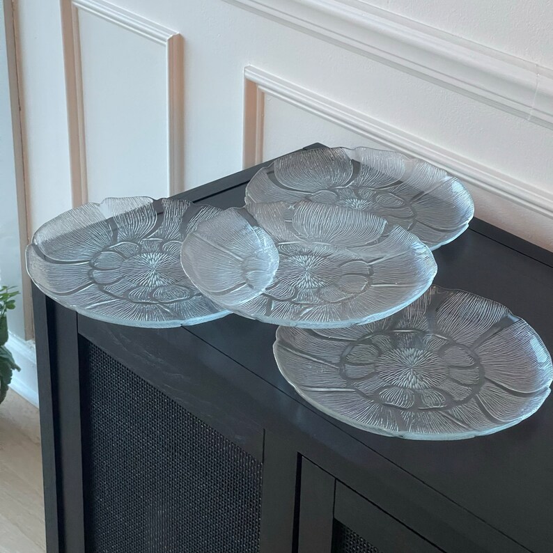 Vintage Large Dinner Plate Set of 4 Arcoroc Fleur Clear Pressed Glass ...
