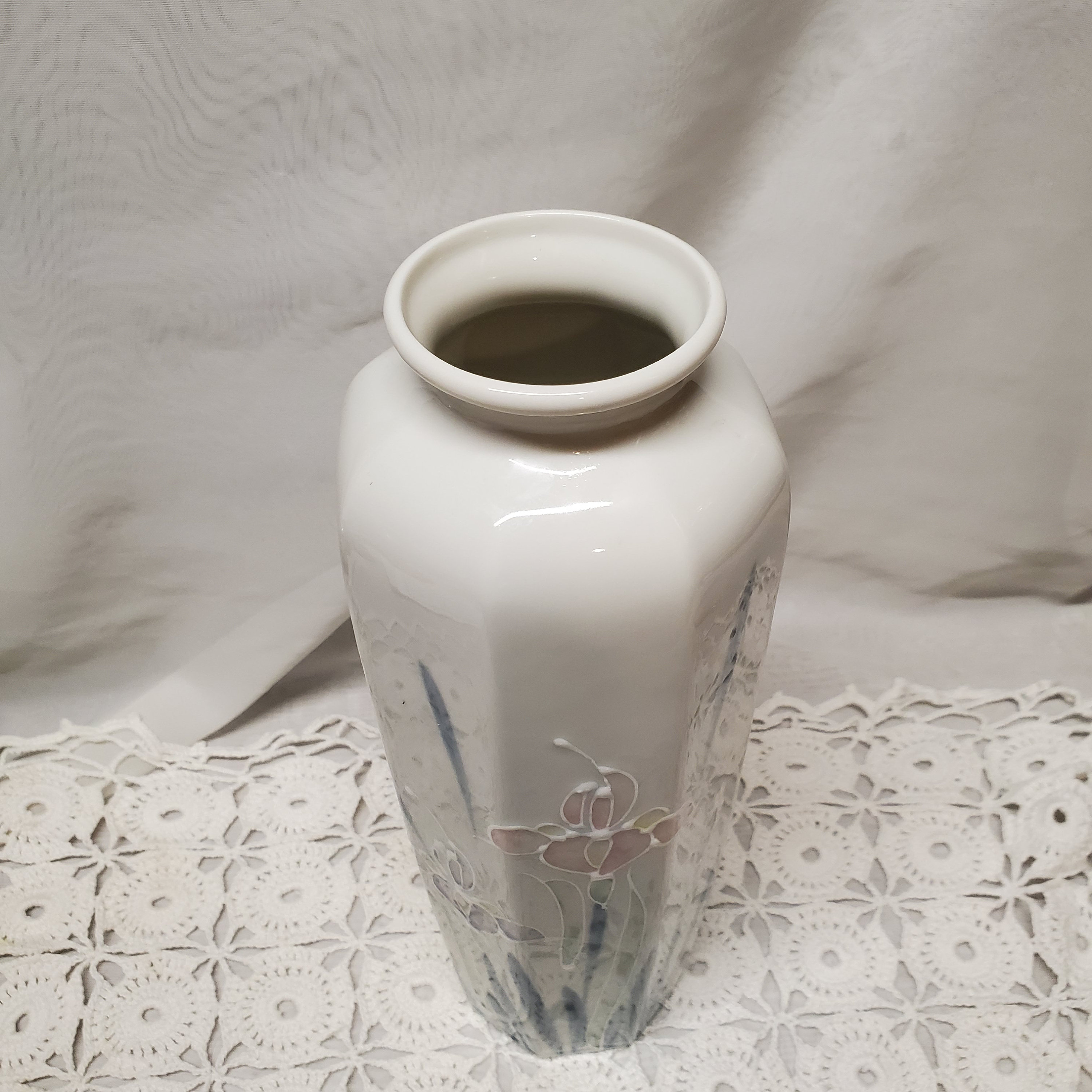 Japanese Porcelain Octagonal Shaped Vase With Pastel Iris Flowers 11 ...