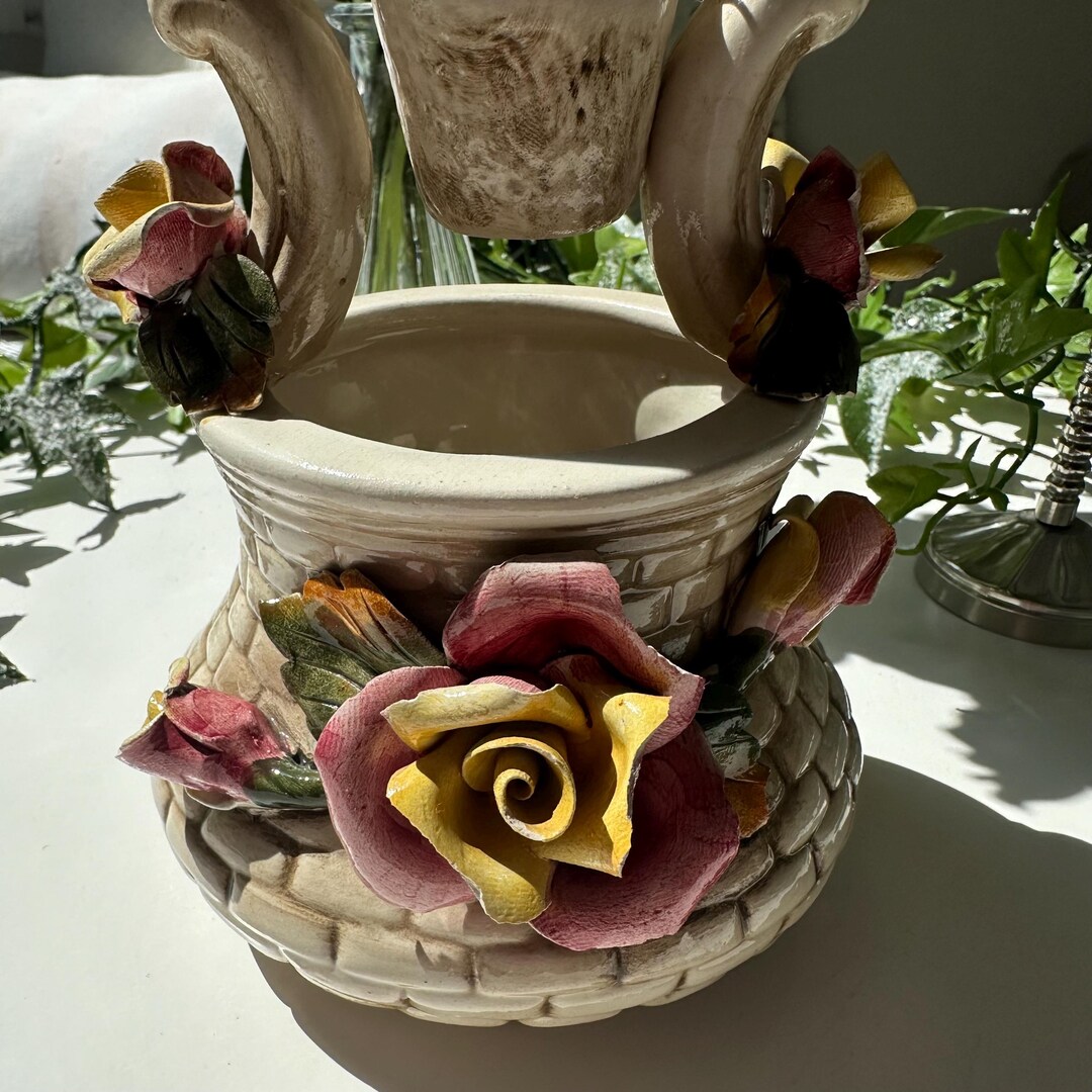 Zeldzame Betoverende Capodimonte-wensput Met Kleurrijke Bloemen ...
