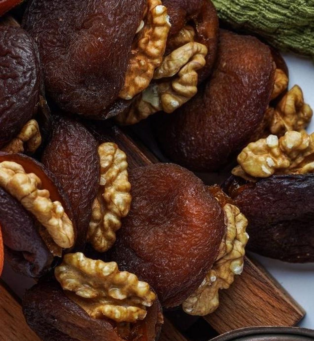 Natural Dried Apricot and Walnut Kernels ,delicious Fruit, Healthy ...