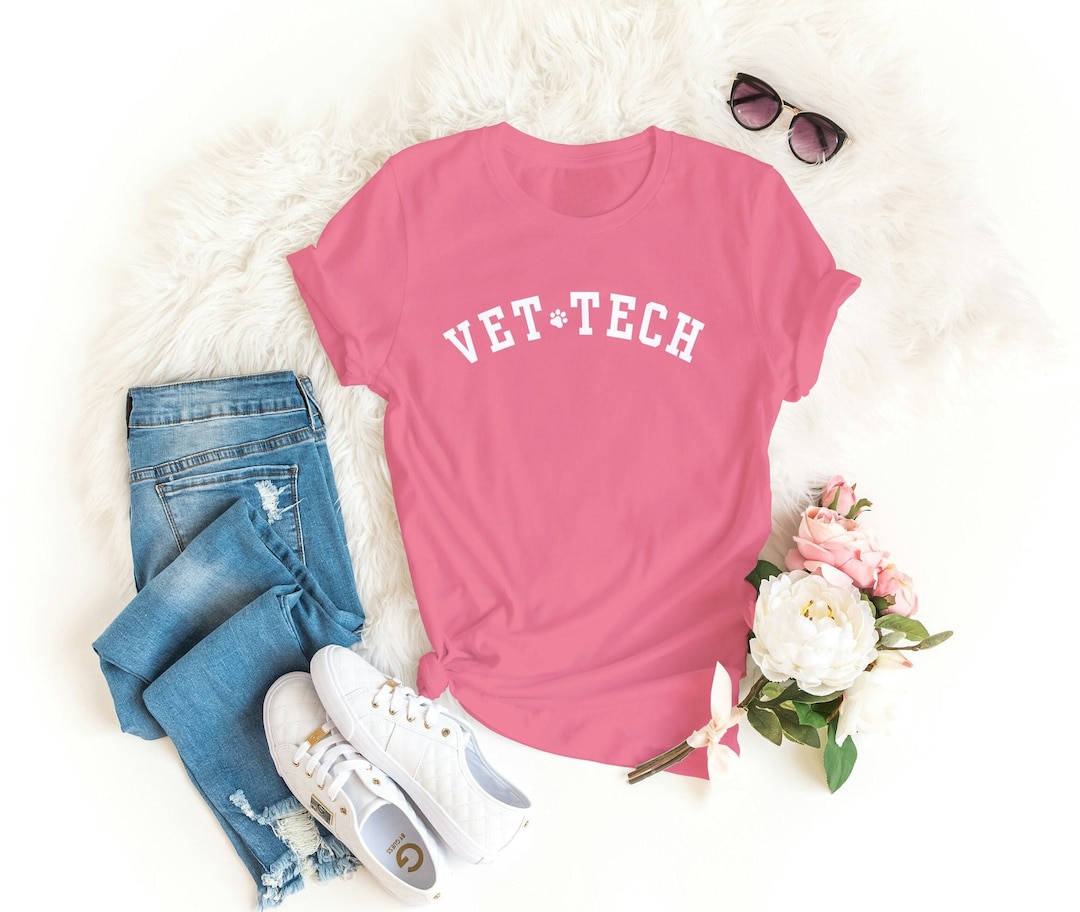 Vet Tech Logo With Paw Print T-shirt | Veterinary Medicine Gift | Vet ...
