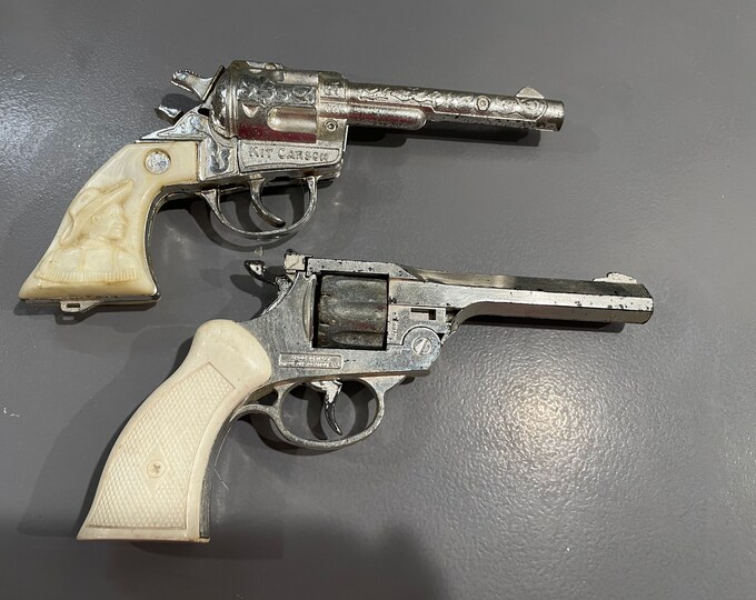1 Vintage Kit Carson Toy Cap Gun by Kilgore & 1 Italian Toy Cap Gun - Etsy