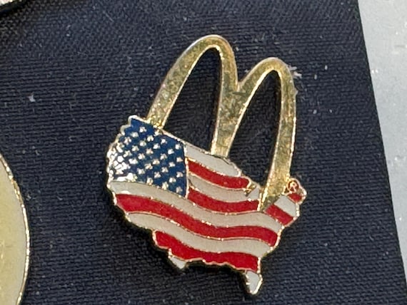1980s McDonalds US Flag Employee Crew Pin - Gem