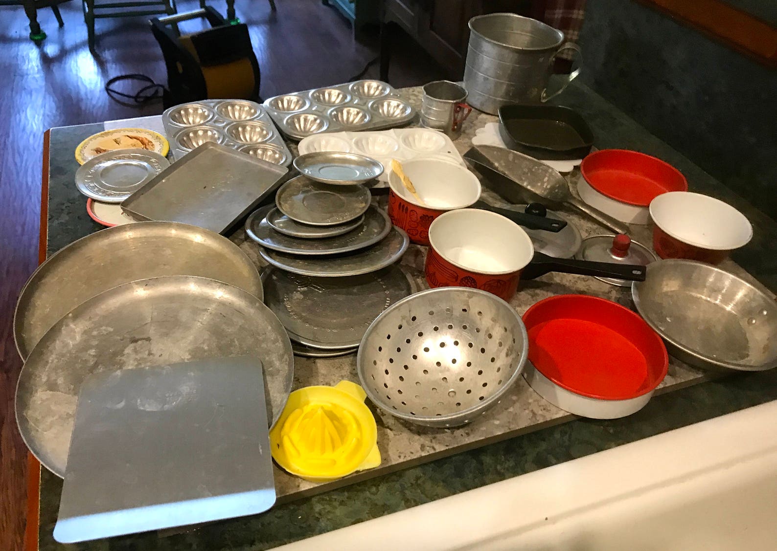 Children's Toy Tin Dishes 34 Pieces Tin Lithograph and | Etsy