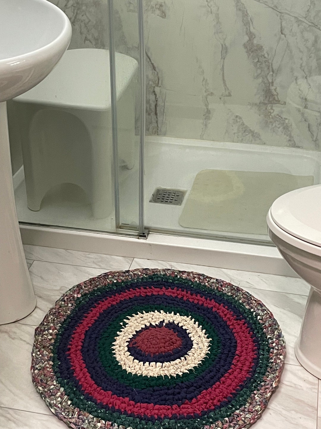 Handmade Farmhouse Rag Rug 28 Inch Diameter Greens, Reds and Mauves Etc ...