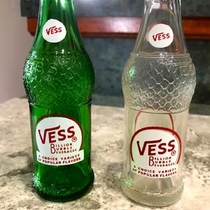 Vess Soda Bottle Salt & Pepper Shakers-1 Green 1 Clear Billion Bubble ...