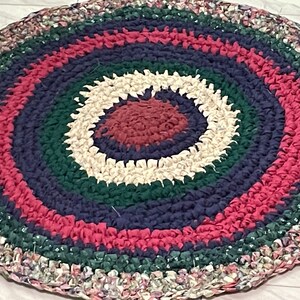Handmade Farmhouse Rag Rug 28 Inch Diameter Greens, Reds and Mauves Etc ...
