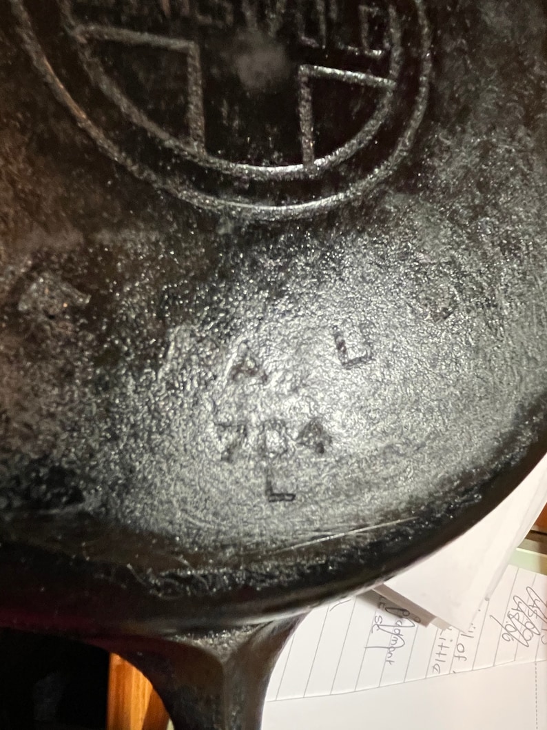 Griswold #8 Erie PA Cast Iron Skillet #704 L Large Block Logo Early ...