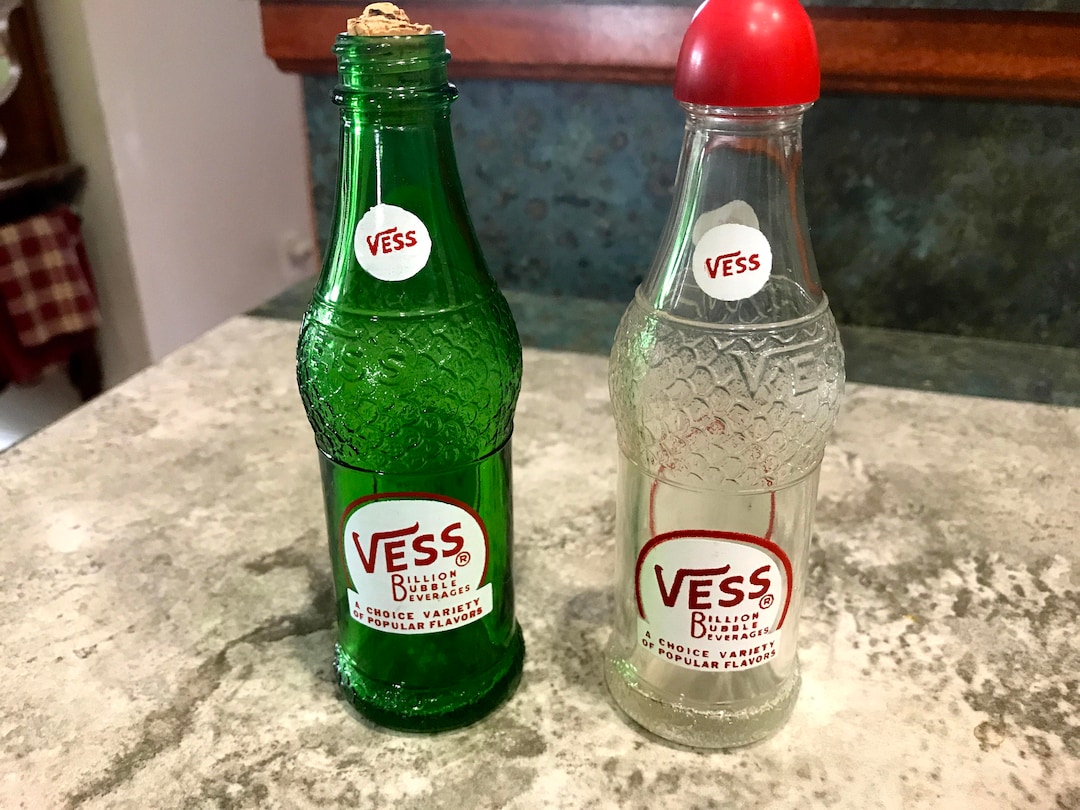 Vess Soda Bottle Salt & Pepper Shakers-1 Green 1 Clear Billion Bubble ...