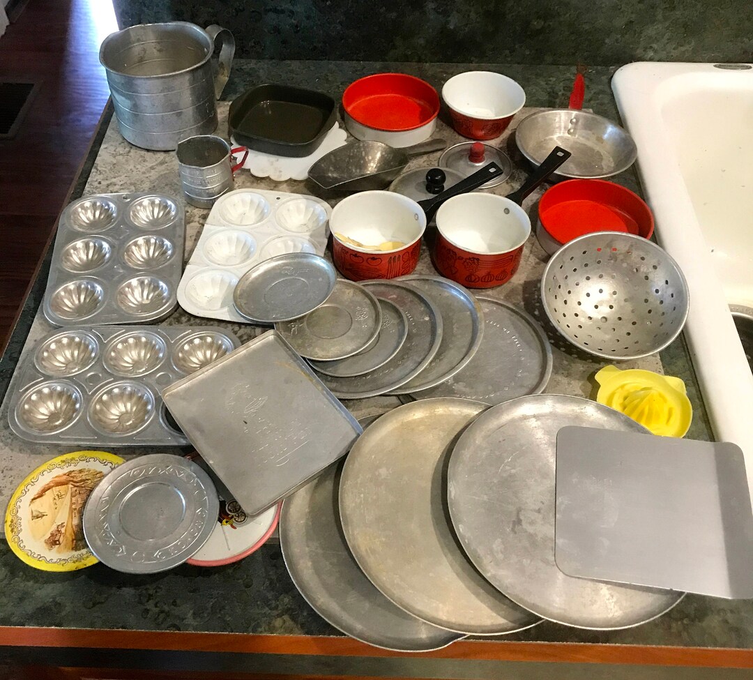 Children's Toy Tin Dishes 34 Pieces Tin Lithograph and More 1950 Era - Etsy
