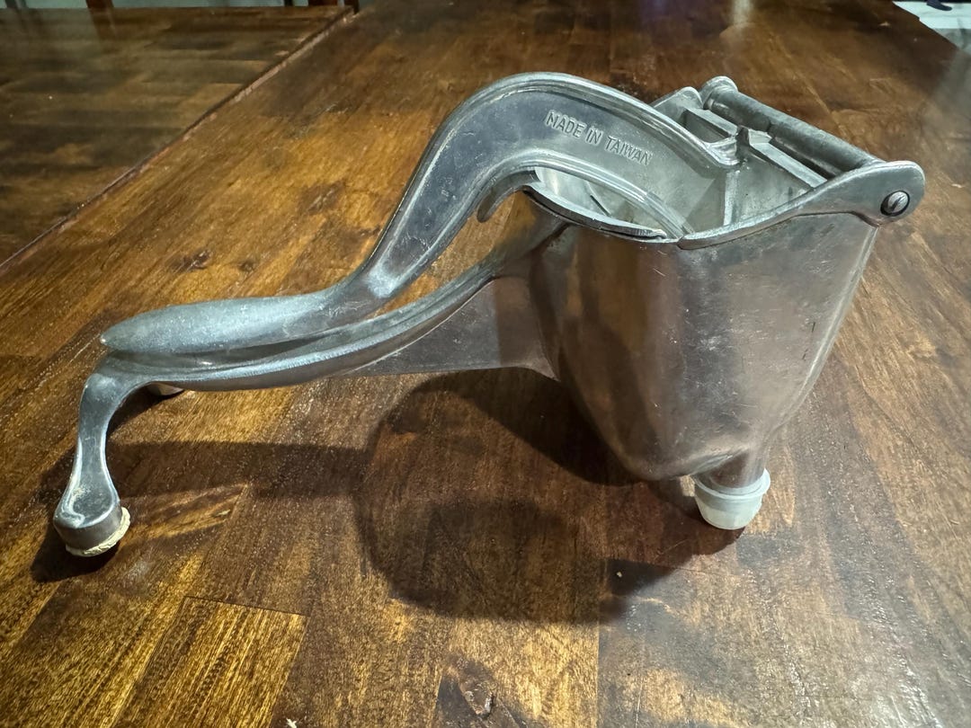 Vintage 1950s SJC Aluminum Citrus Orange Manual Juice Squeezer Strainer ...