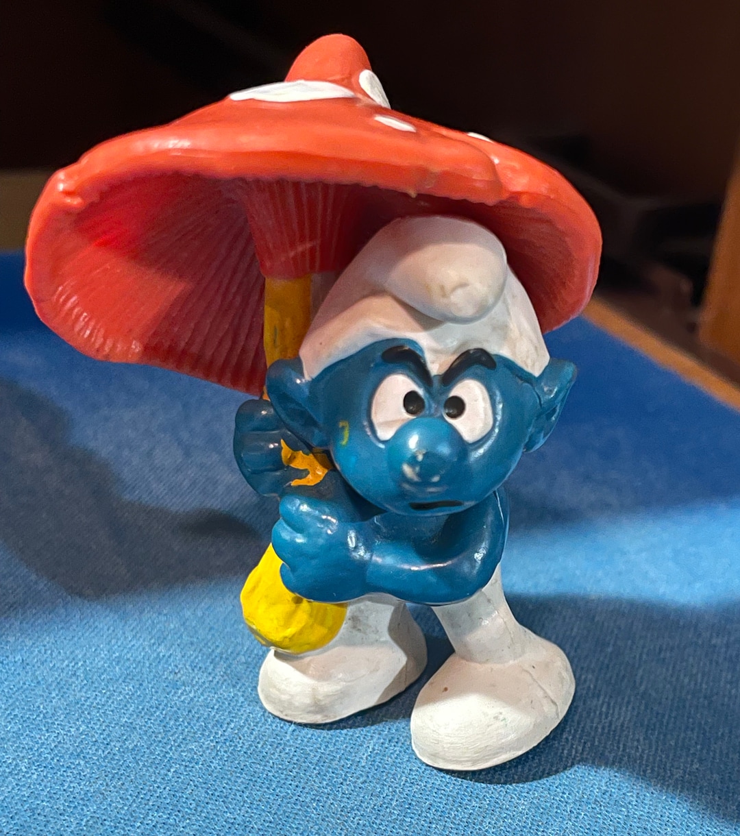 1979 Grouchy Smurf Holding Mushroom Umbrella PVC Toy Figurine - Etsy