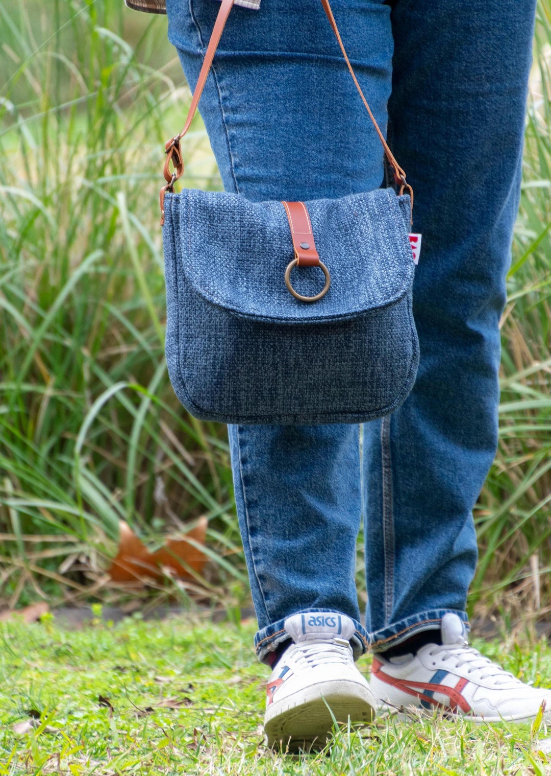 Bag With Lid and Magnetic Closure. Bag With Adjustable Handle, Interior ...