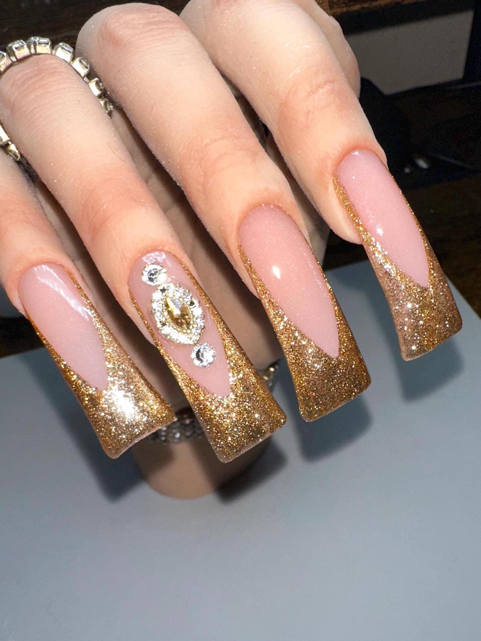 XL Sparkling Duck Press on Nails. These Nails Have an Elegant Gold ...