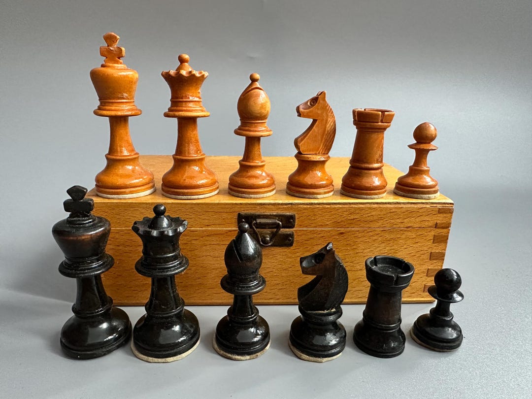 Vintage French Chess Set in Original Box 60s Vintage in Good Condition ...