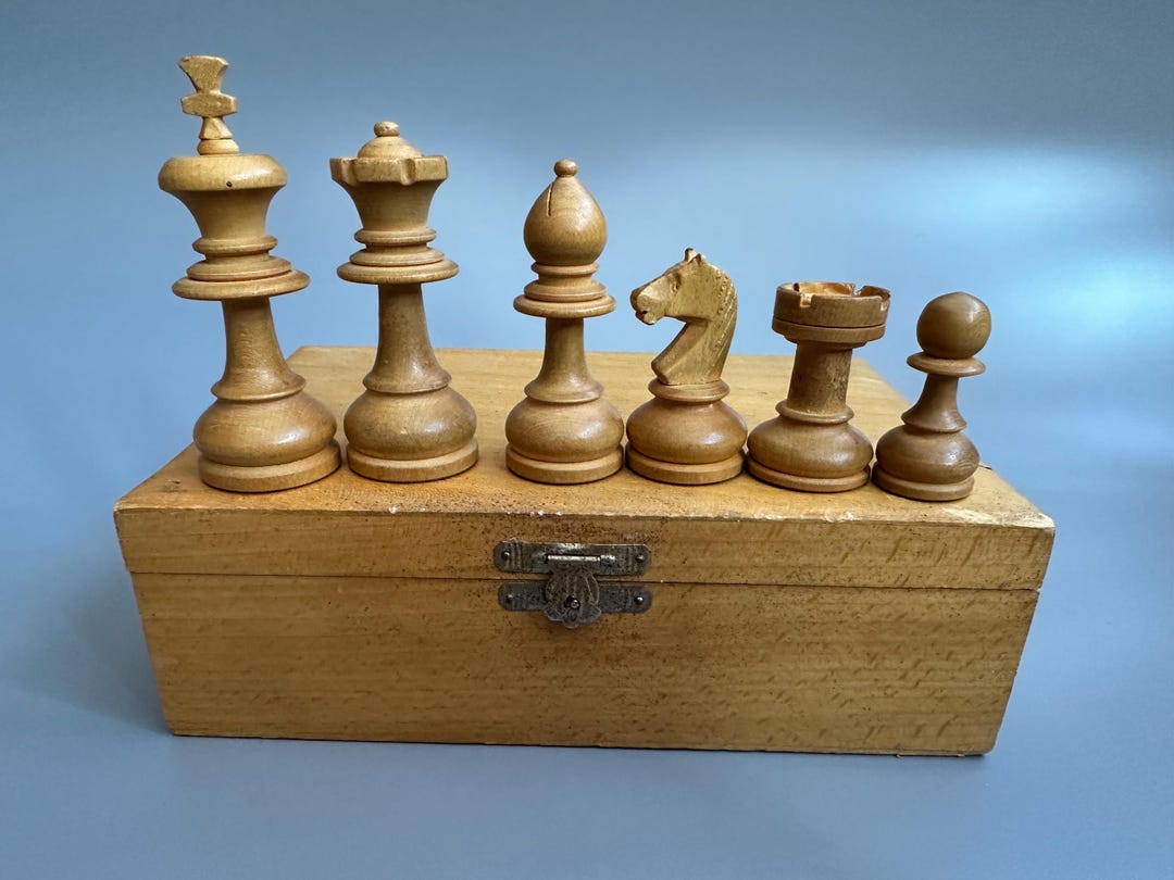 Vintage Wooden German Chess Set 50s Vintage Chess Pieces in Chess Box ...