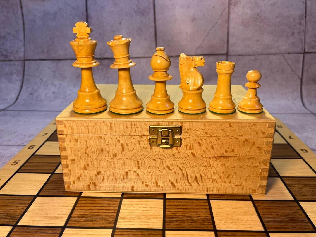 Vintage Chess Set ( Staunton ) With Weights in Chess Board Good ...
