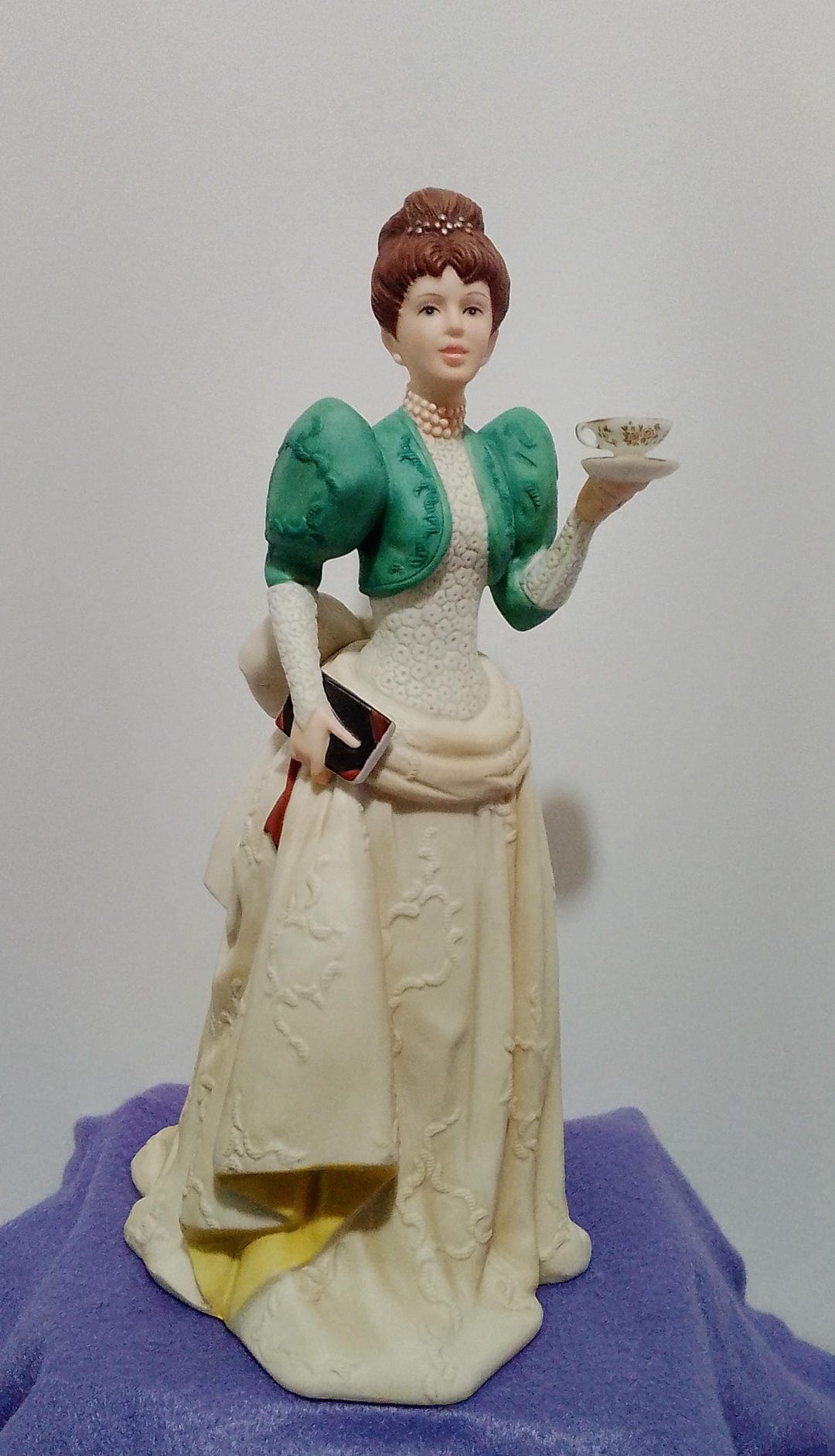 Vintage Avon Mrs. Albee Award 1995 Porcelain Victorian Era Collectible ...