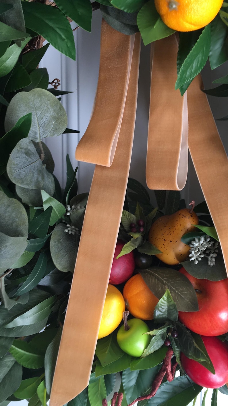 Colonial Williamsburg Wreath: Fruit Camel Velvet Ribbon White Berries ...