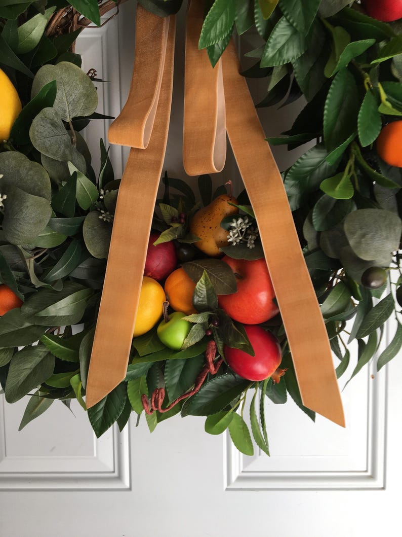 Colonial Williamsburg Wreath: Fruit Camel Velvet Ribbon White Berries ...