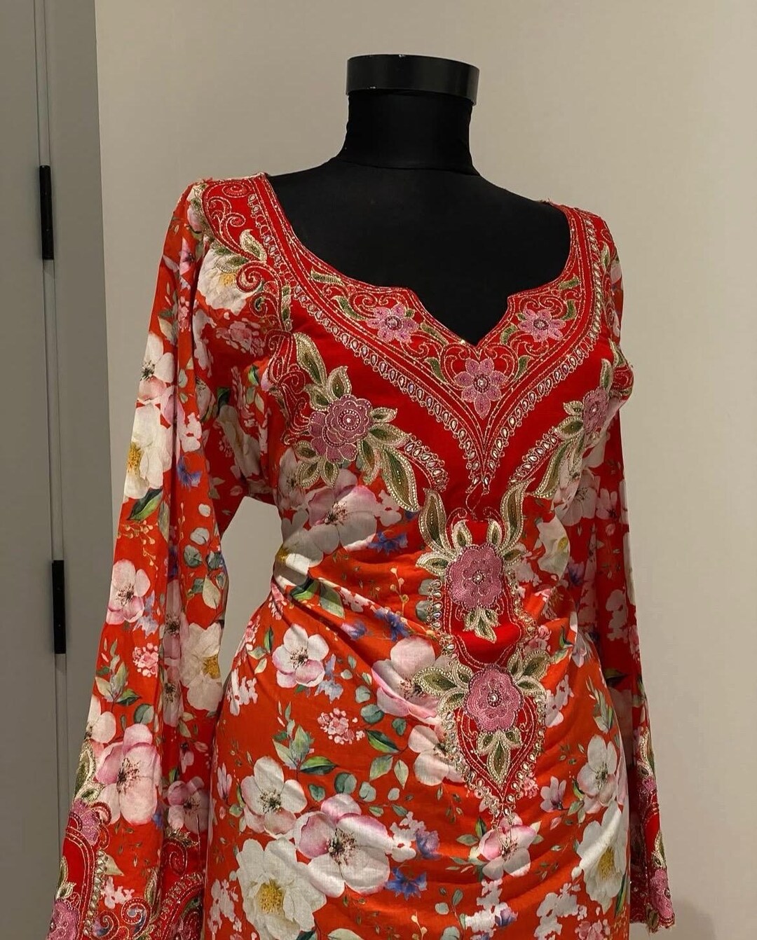 Mkwaar Traditional Emirati Dress - Hand-embroidered Kaftan Abaya for ...