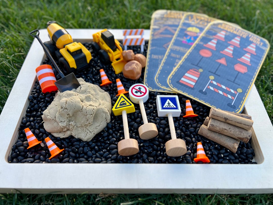 Construction SENSORY BIN | Sensory Bin | Spring | Construction Play ...