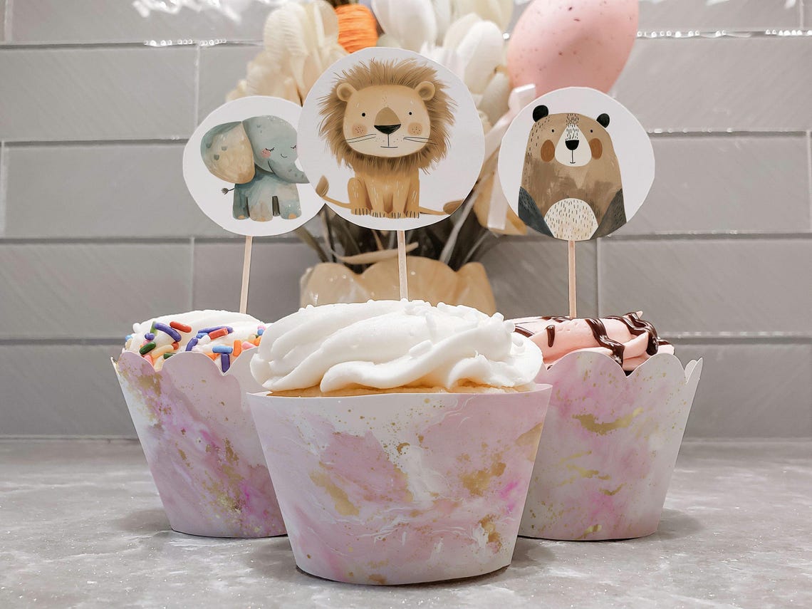 Cupcake Wrapper and Topper Mockup, 3 Circle Topper Cupcakes Mock ...