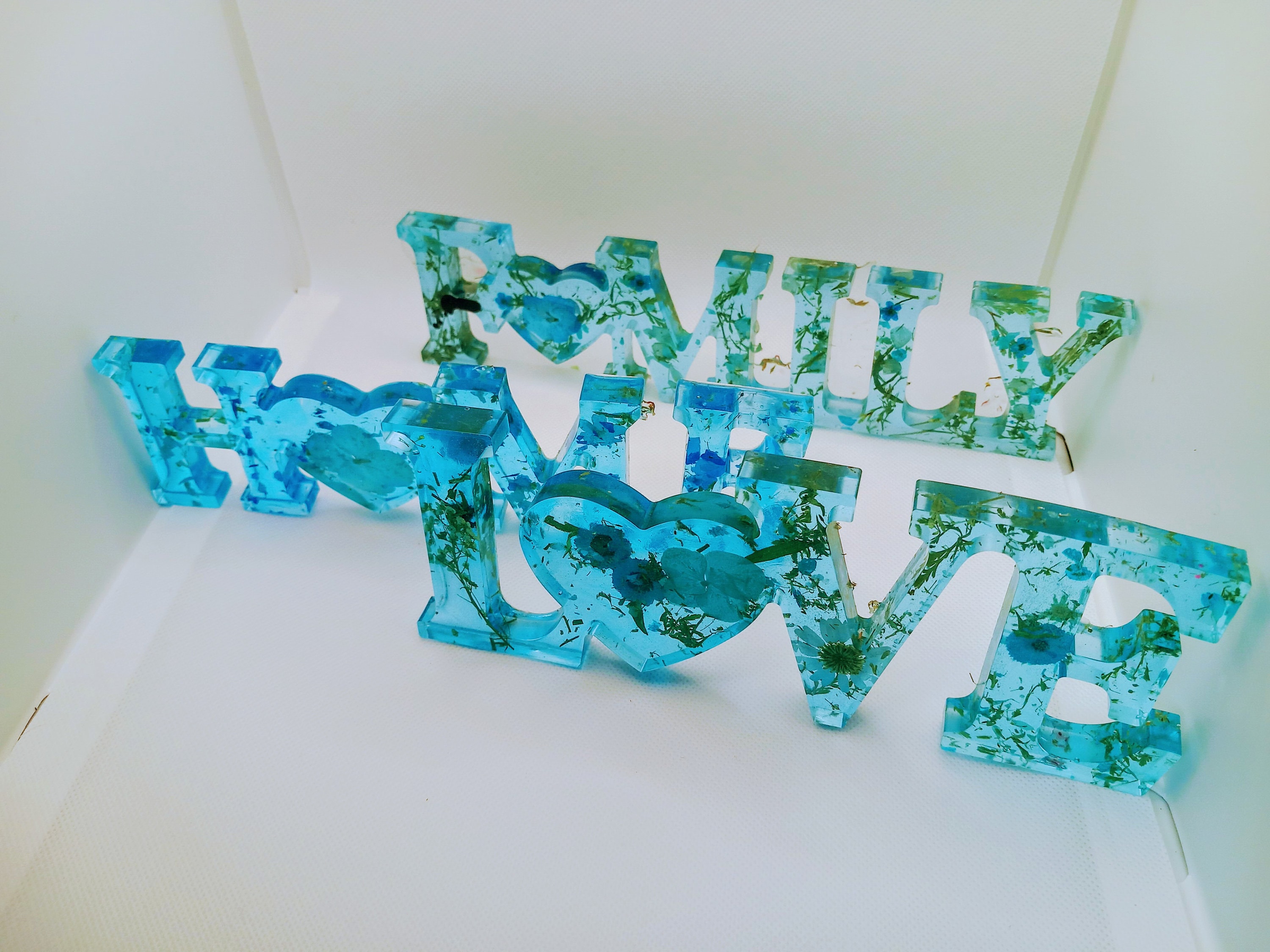 Personalised Freestanding Resin Sign Resin Word Plaque Flower Resin ...