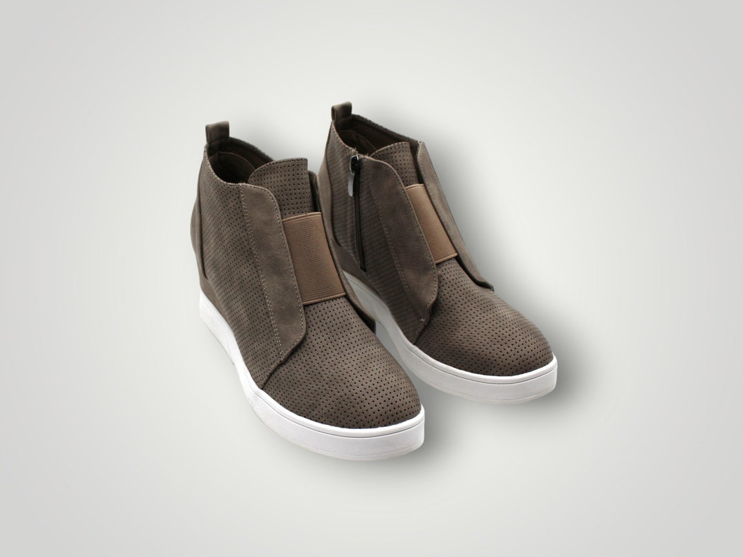 Strut in Style: the Ultimate Women's Sneaker Guide Trends, Tips, and ...