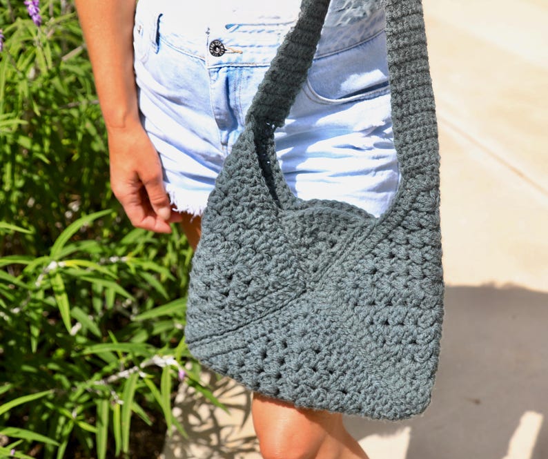 Granny Square Crochet Bag Pattern: Video Tutorial for Beginner-friendly ...
