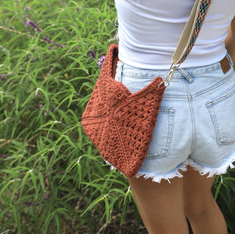 Granny Square Crochet Bag Pattern: Video Tutorial for Beginner-friendly ...