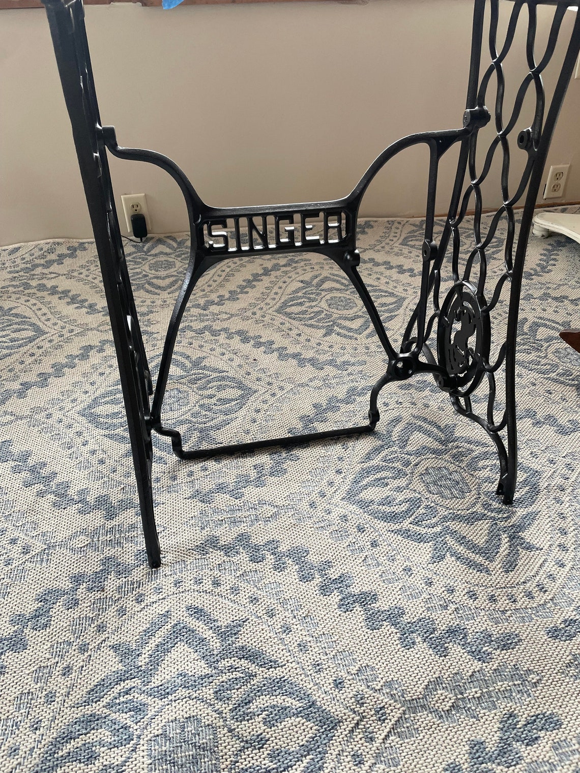 Reclaimed Pallet Wood Singer Sewing End Table - Etsy