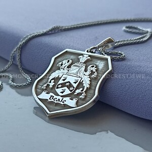 Custom Family Crest Necklace: Solid Gold Signet Pendant - Etsy