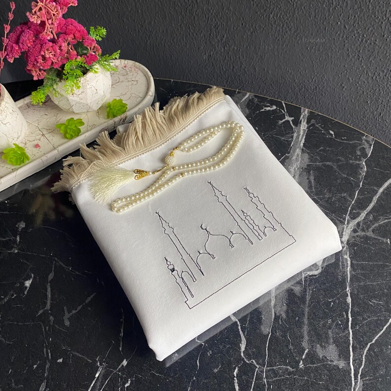 Minimalist Mosque Design Luxury Prayer Rugs, Velvet Prayer Mats ...