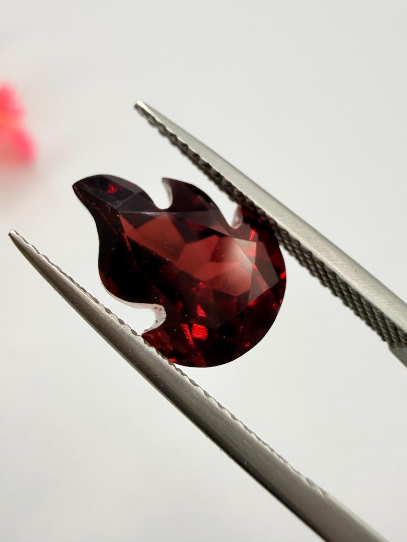 Fancy Flame Cut Mozambique Garnet Gemstone 5.37CT, Deep Red Faceted ...