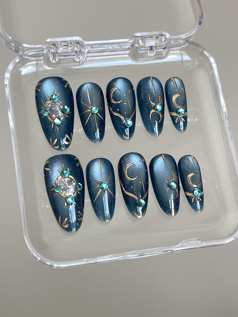Cat Eye Gold Chrome Star Press on Nails: Hand Painted Custom Nails - Etsy