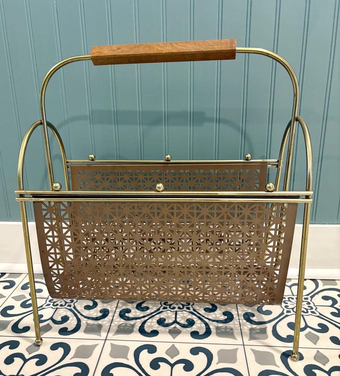 Vintage MCM Atomic Magazine Rack or Record Album Holder With Metal Mesh ...