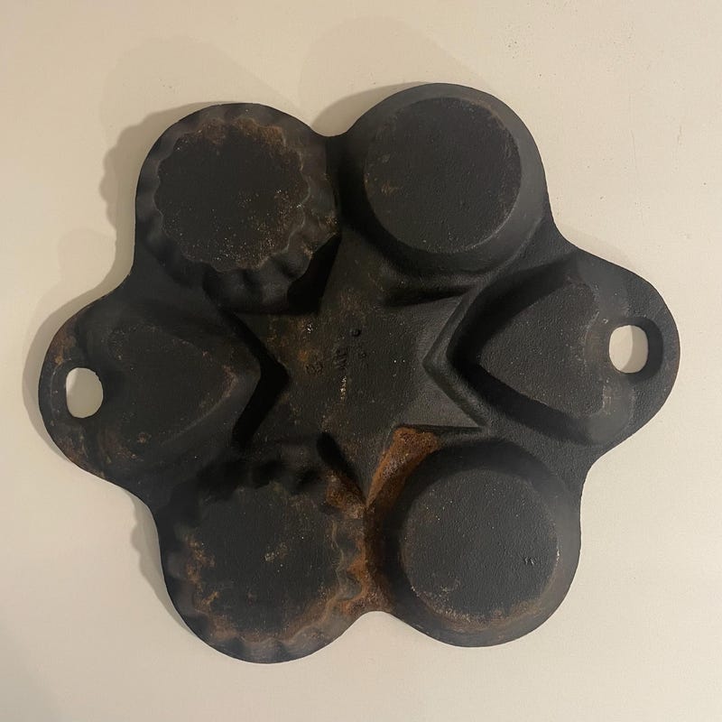 Cast Iron Hearts Pan - Etsy