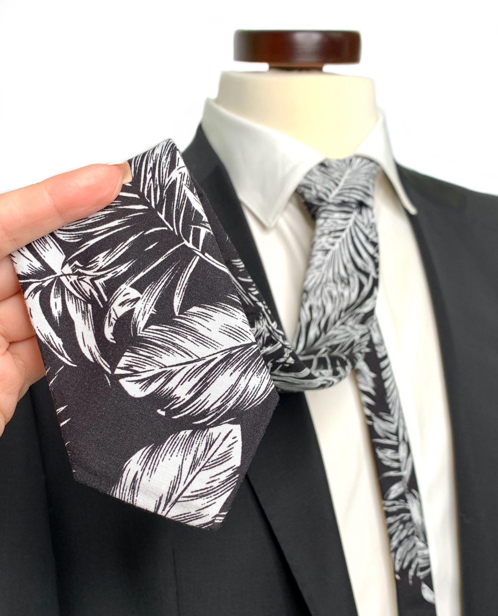 Tropical Black and White Floral Necktie , Hawaiian Palm Leaf Floral Tie ...