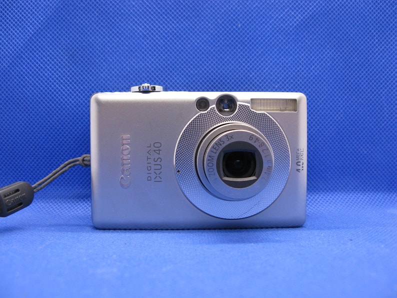 Vintage Retro Canon Digital IXUS 40 Powershot SD300 Digital ELPH 4.0 MP ...