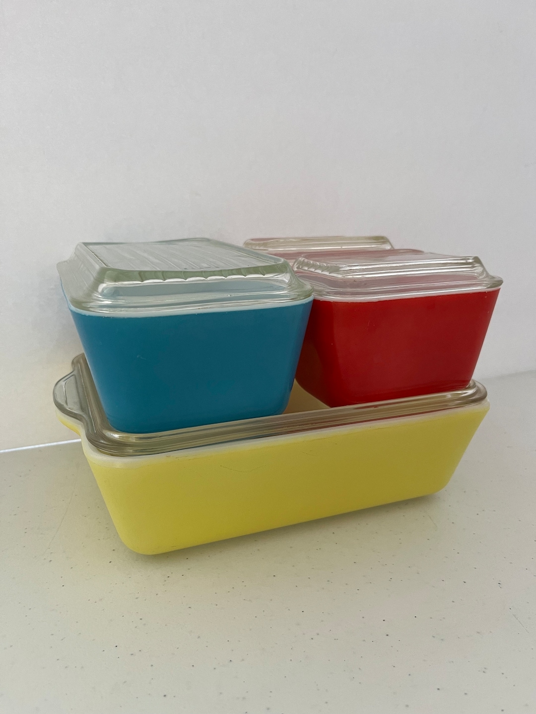 Vintage PYREX Glass Refrigerator Dish Set With Lids in Primary Colors ...