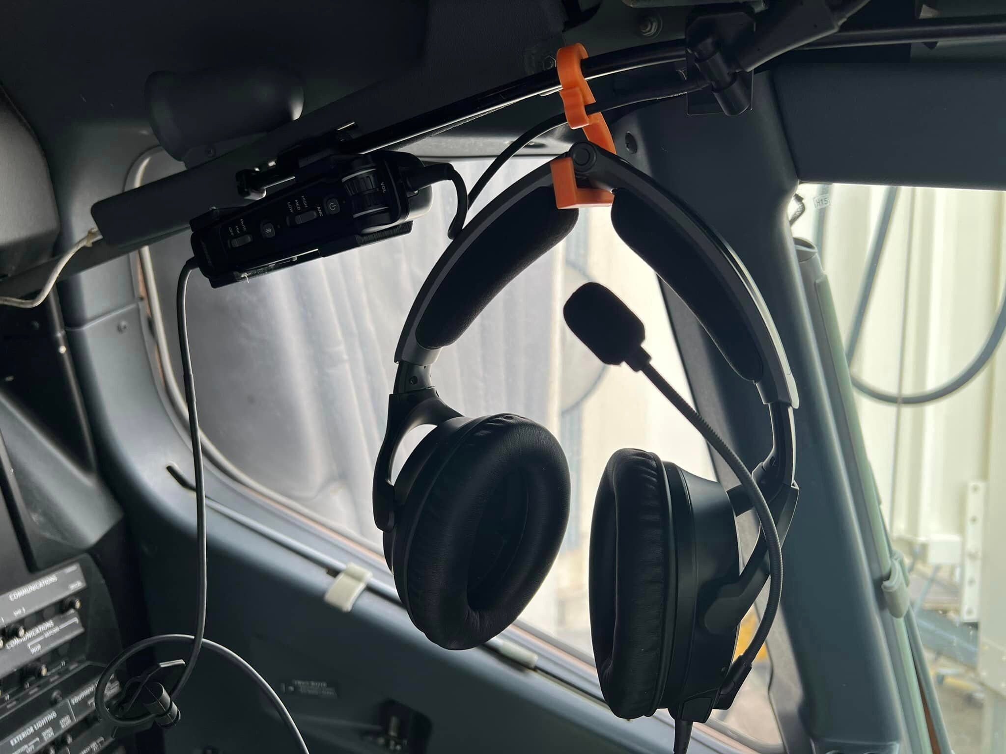 Bose A30 Boeing 737 Headset Control Hanger and Hook Set Horizontal ...